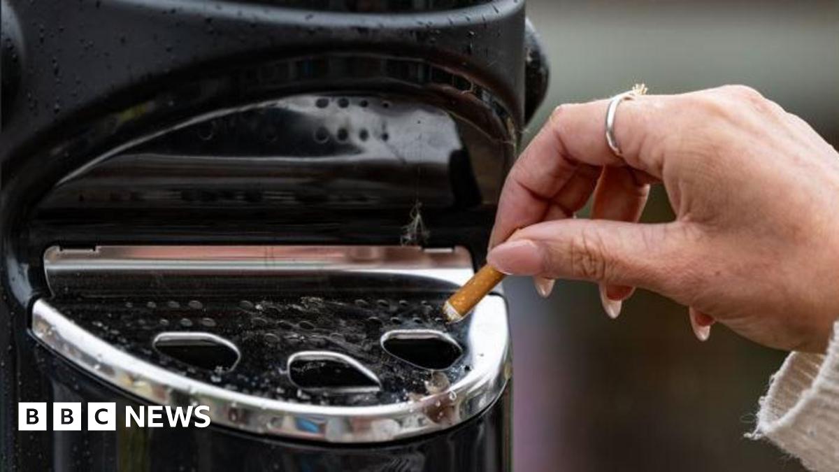 Campaign to cut cigarette litter targets Manx Grand Prix fans - BBC News