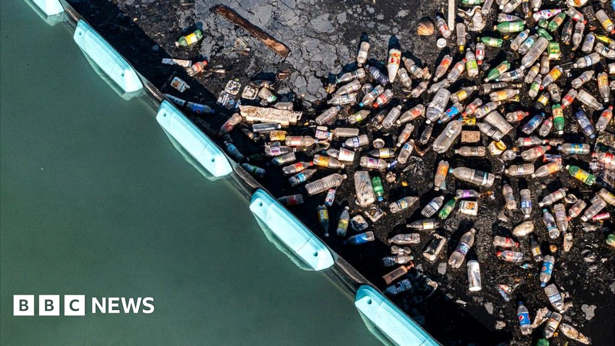 Ocean plastic: How tech is being used to clean up waste problem - BBC News