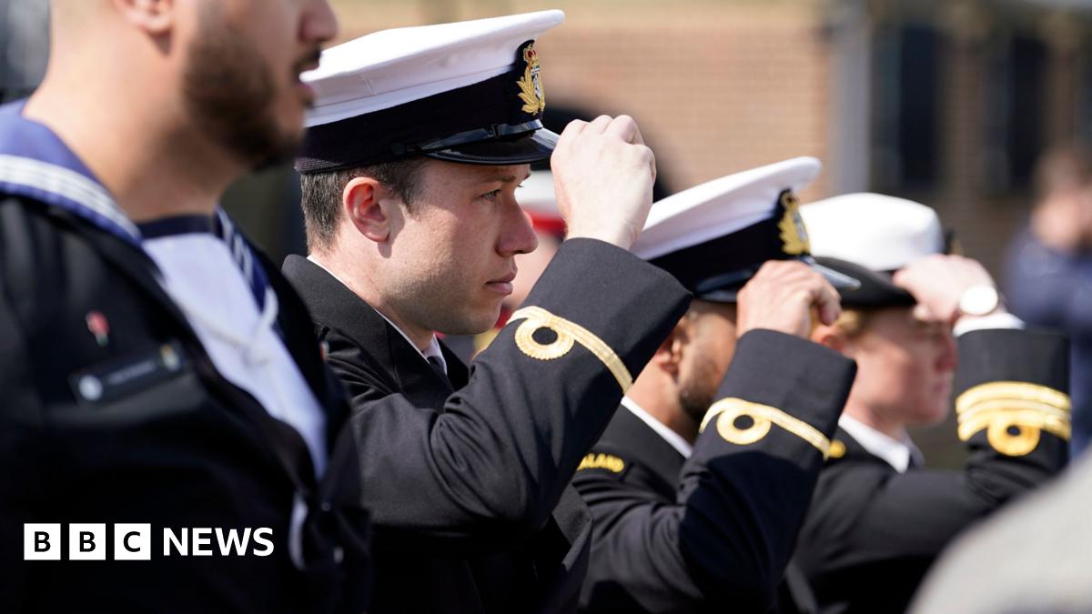 Anzac Day marked in Portsmouth on last surviving Gallipoli ship - BBC News
