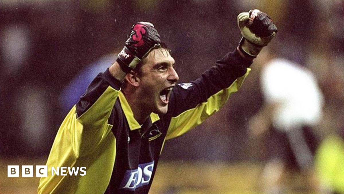 Russell Hoult: Family to run for terminally ill former goalkeeper - BBC ...
