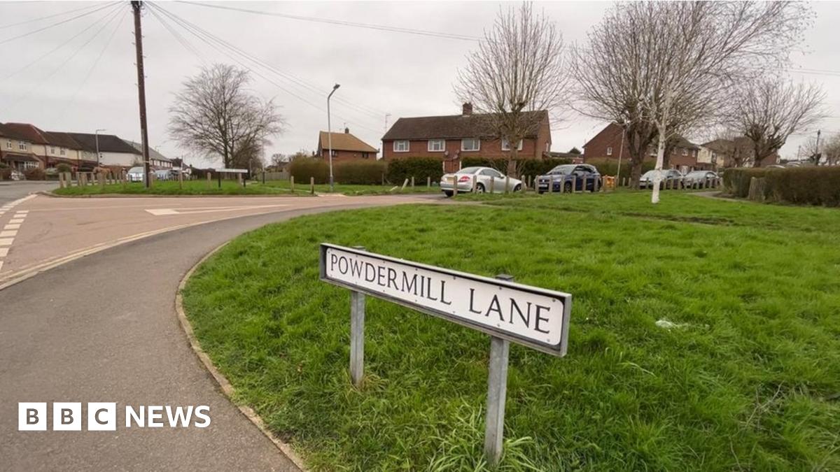 Man and woman found dead in Tunbridge Wells home - BBC News