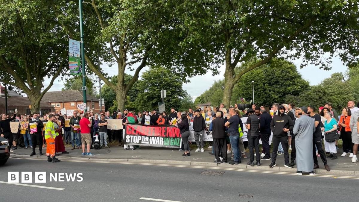 Derby protest sees crowds turn out to promote community - BBC News