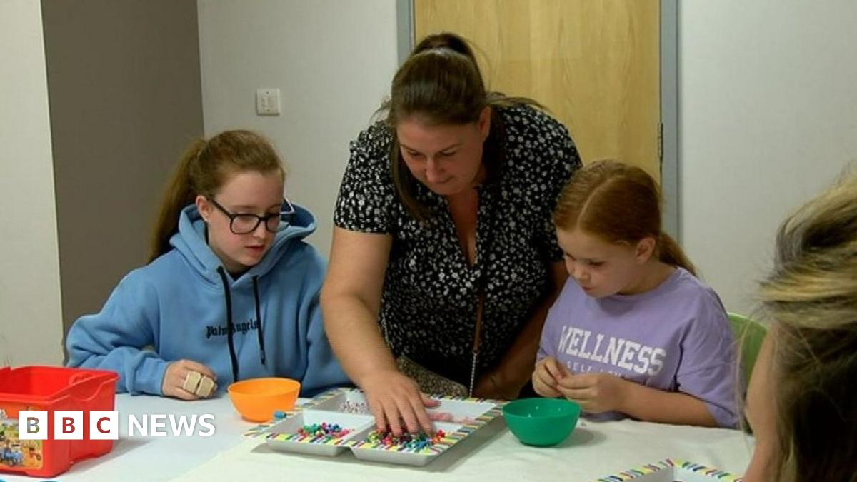 Dartford: Mother launches club to help autistic girls - BBC News