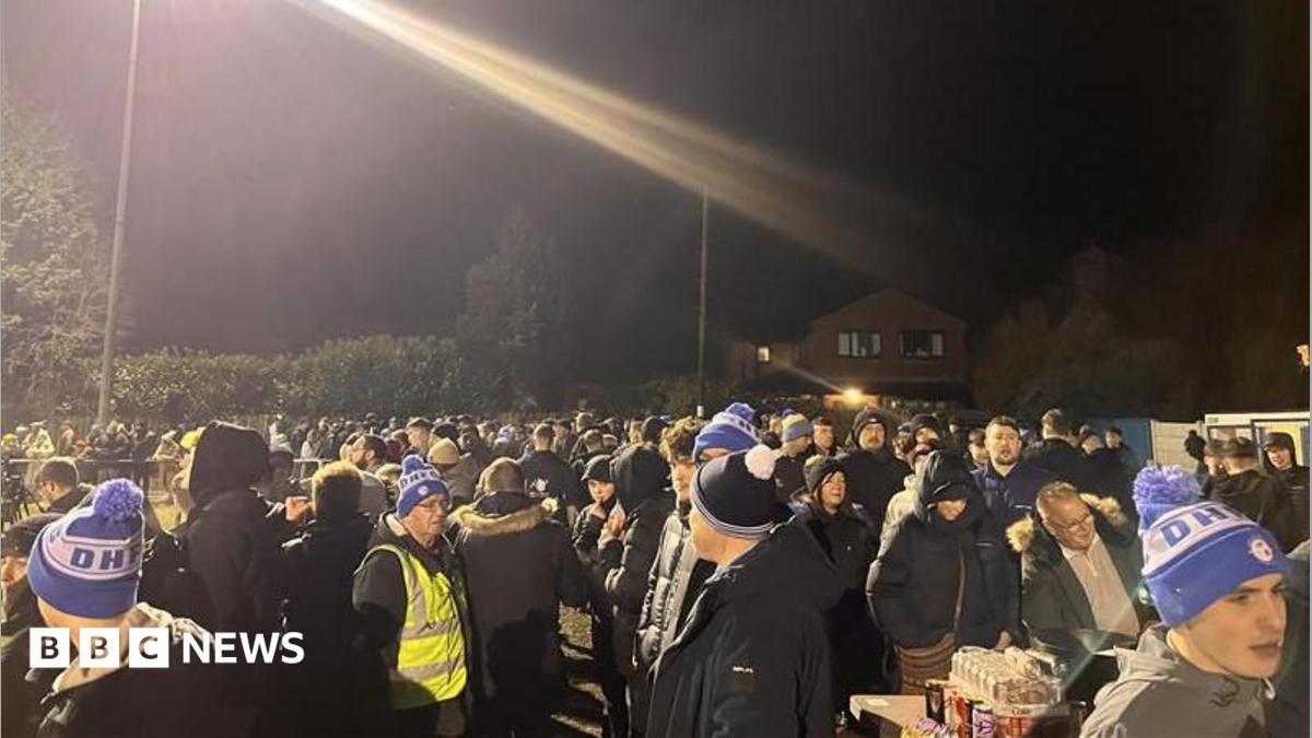 Aaron Hunt: Twitch star's football club takeover brings big crowd - BBC ...