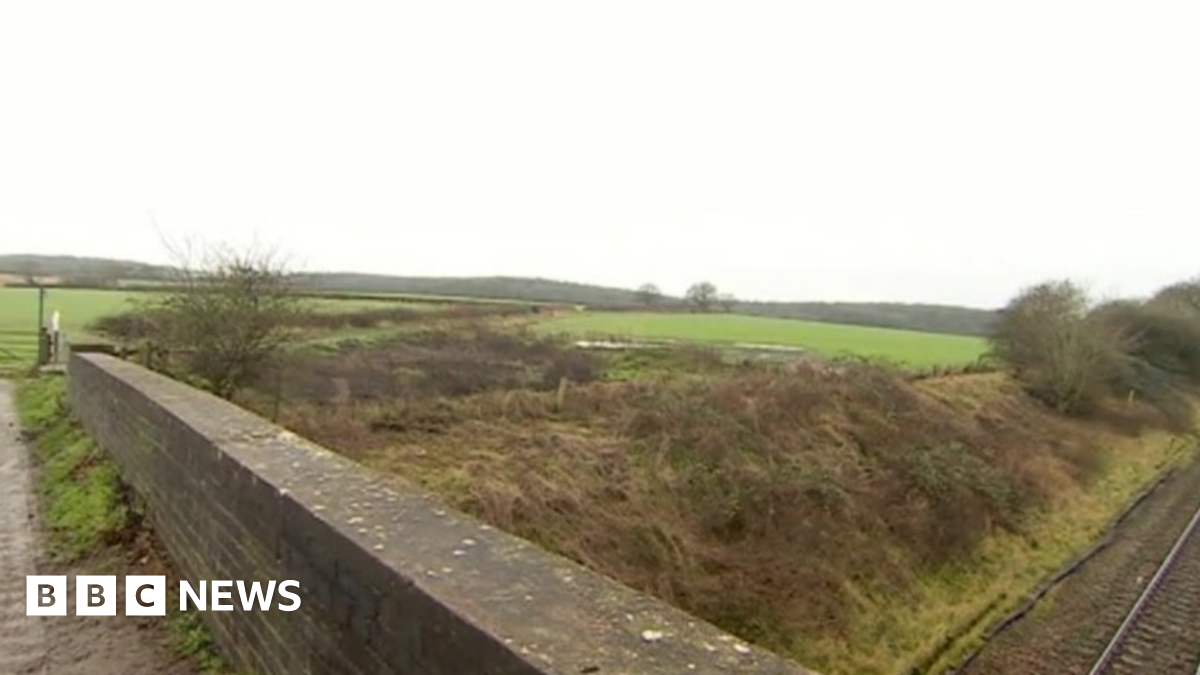 New consultation on plans for huge Hinckley rail freight hub - BBC News