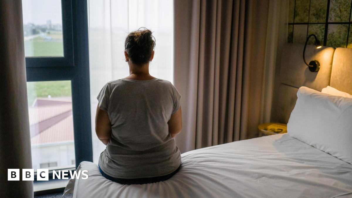 Sheffield council strikes deal over hotel rooms for homeless - BBC News