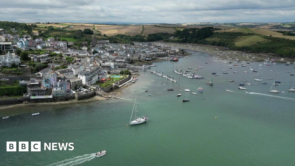 Police warning after Devon marine thefts spate - BBC News