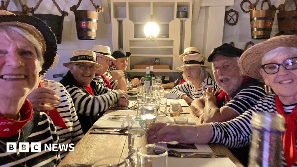 Portsmouth Historic Dockyard hosts Pickle Night on HMS Warrior - BBC News