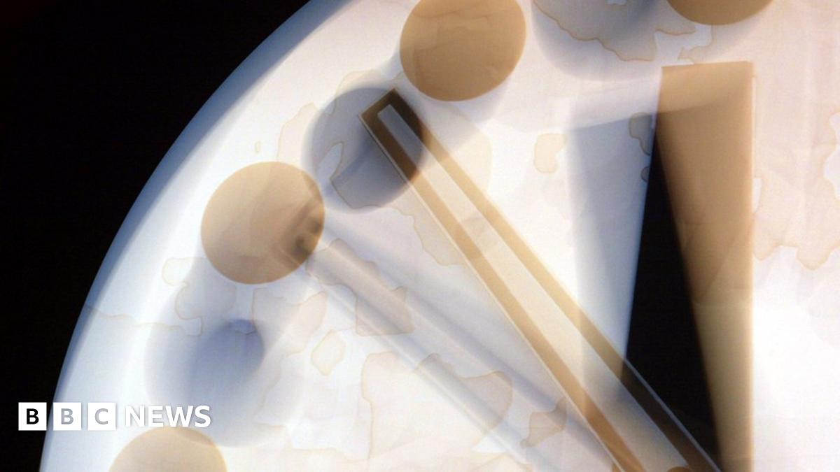 'Doomsday Clock' to stand still amid nuclear tensions - BBC News