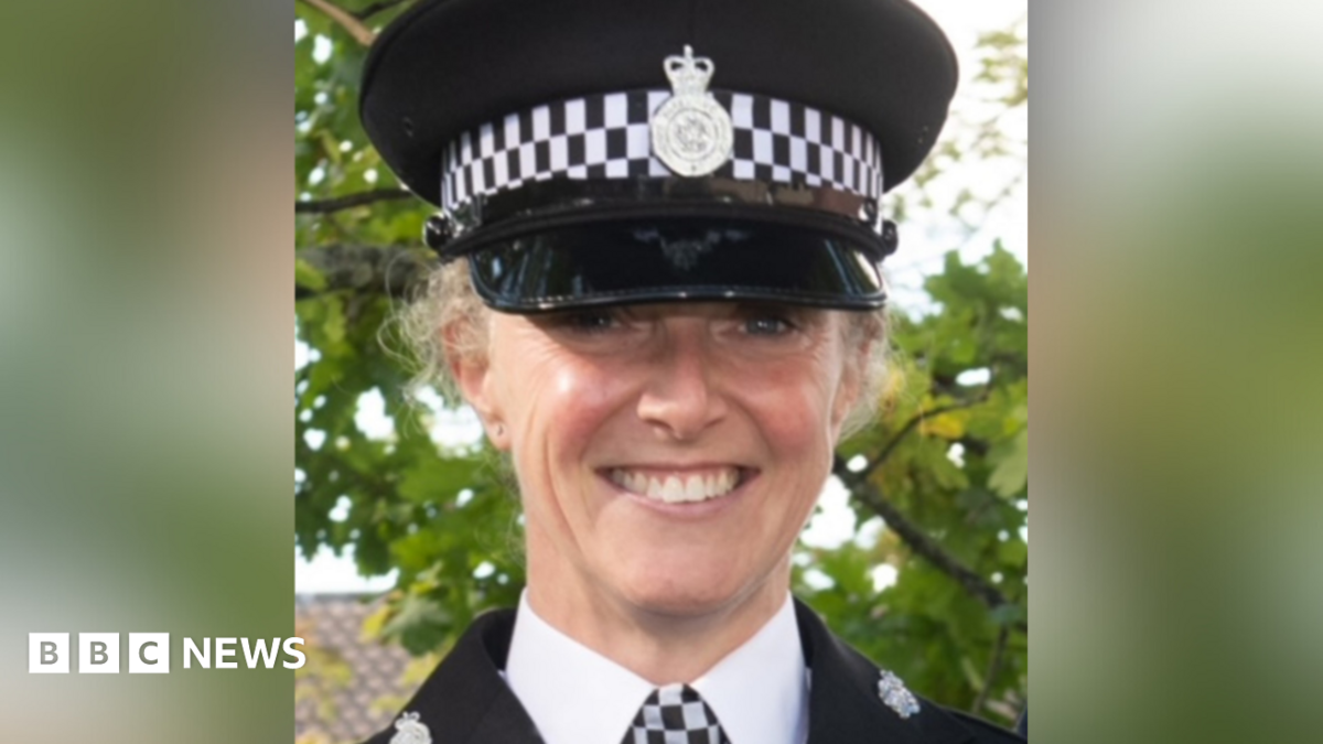 PC Rosie Prior: Vigil held for officer killed at crash site - BBC News