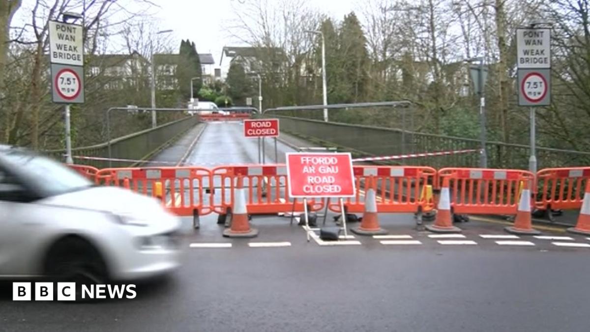 Storm Dennis: Two Pontypridd bridges to be demolished - BBC News