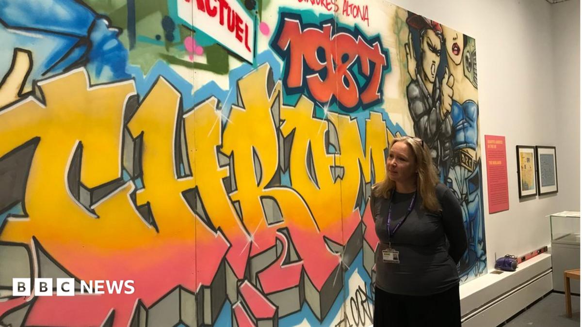 Worcester art gallery exhibition celebrates street artists - BBC News