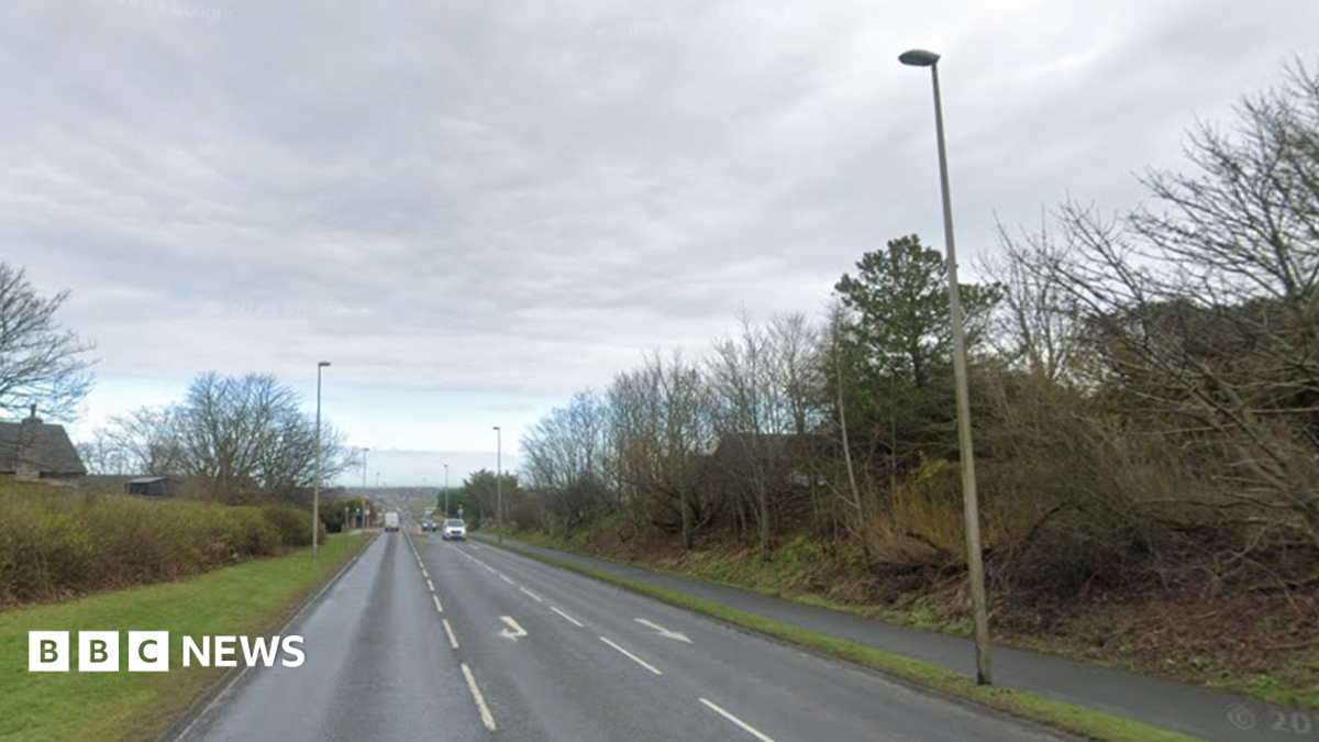 Van driver seriously injured in three-vehicle crash in Peterhead - BBC News