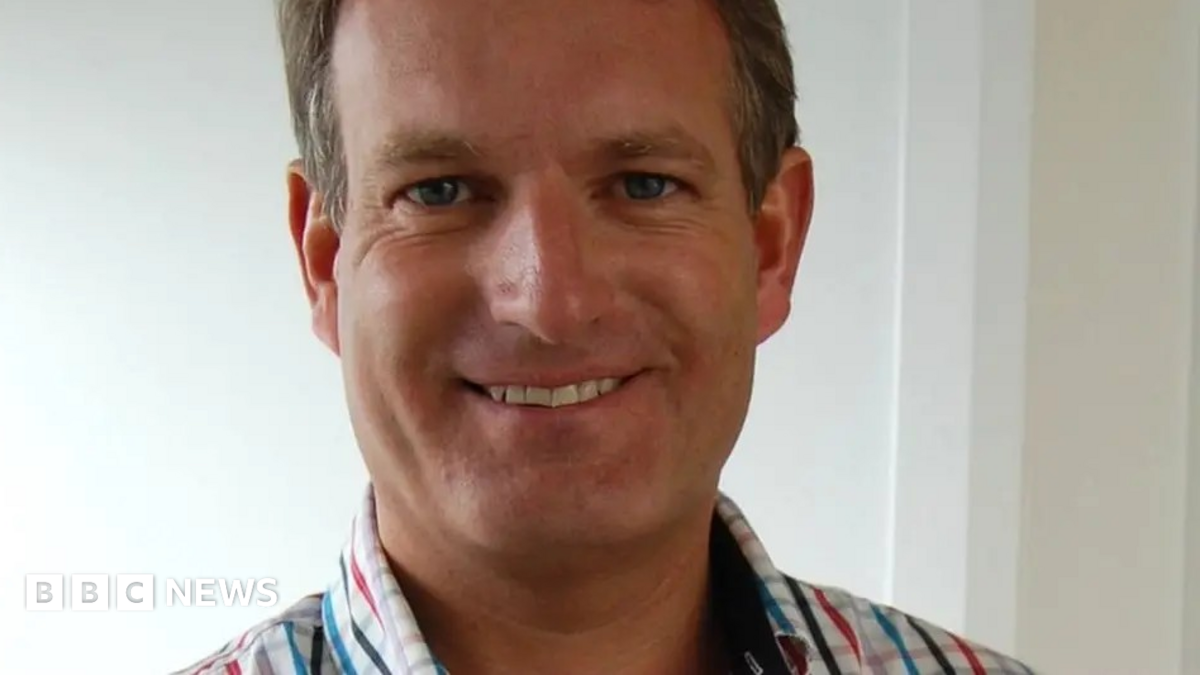 Football club founder banned by Guernsey's finance regulator - BBC News