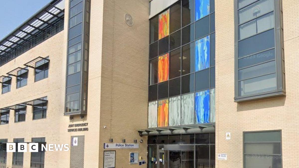 Poole: Police station shut over explosive device fears - BBC News