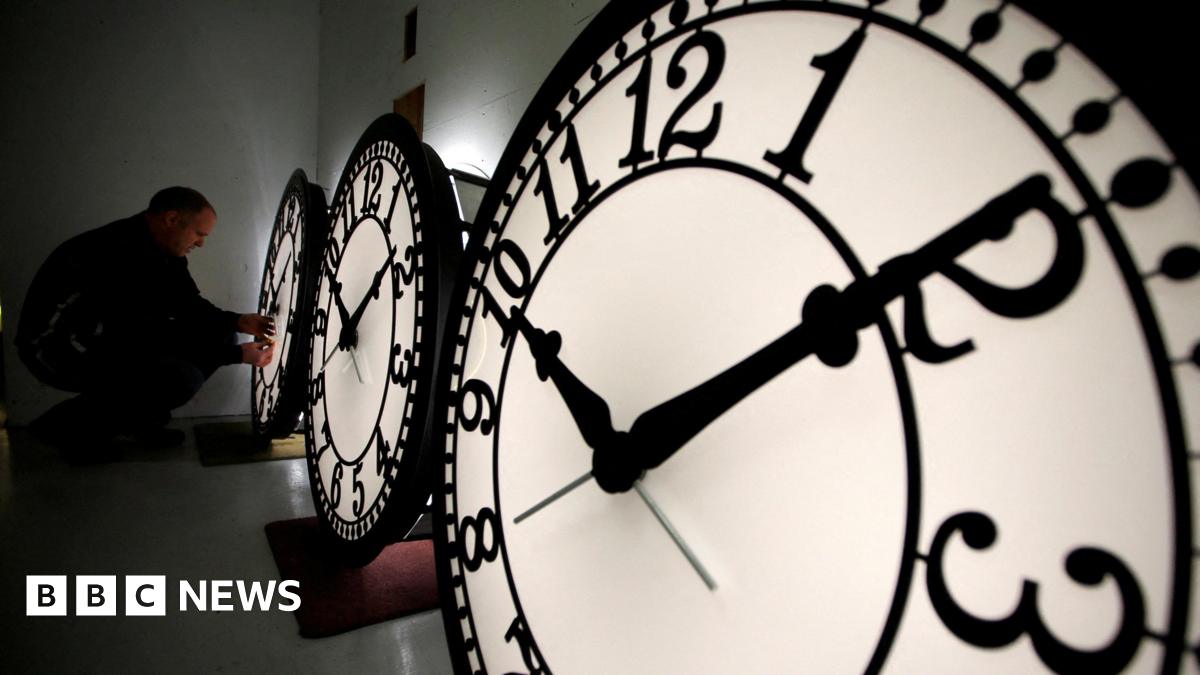 Clocks go back but Bedfordshire MP urges longer daylight saving - BBC News