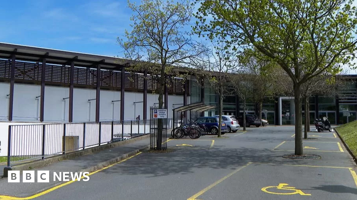 Guernsey code trial to help visually impaired islanders - BBC News