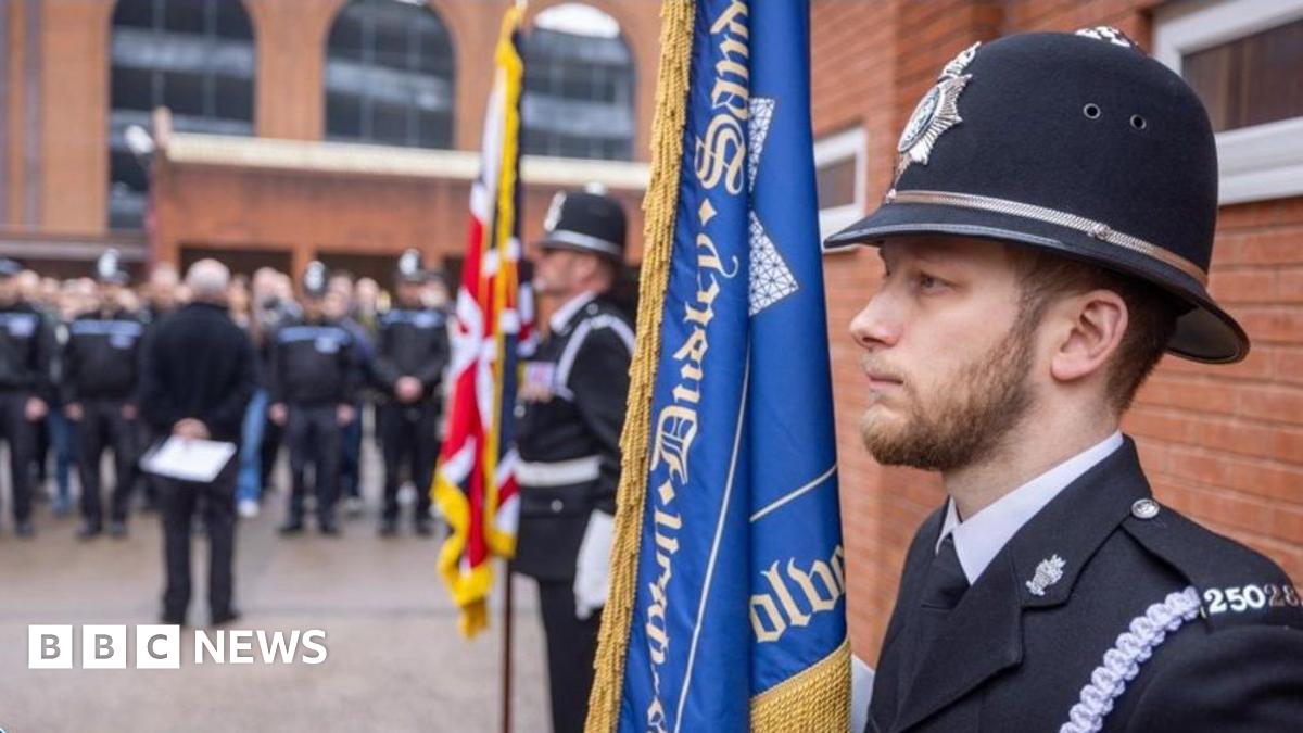Shot Wolverhampton police officer remembered a century on - BBC News