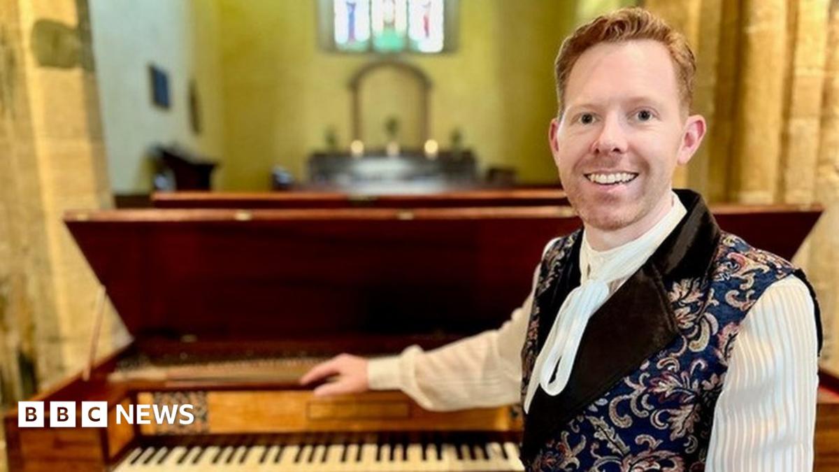 Somerset Pianist records album on historic square piano - BBC News