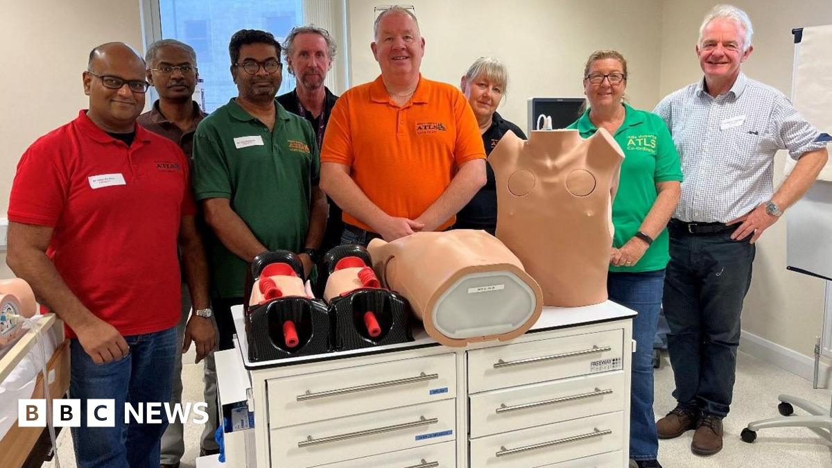 Trauma care mannequins donation boosts training for Manx doctors - BBC News