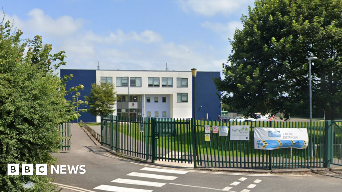 Goodwin Academy in Deal facing staff walk-out over job cuts - BBC News