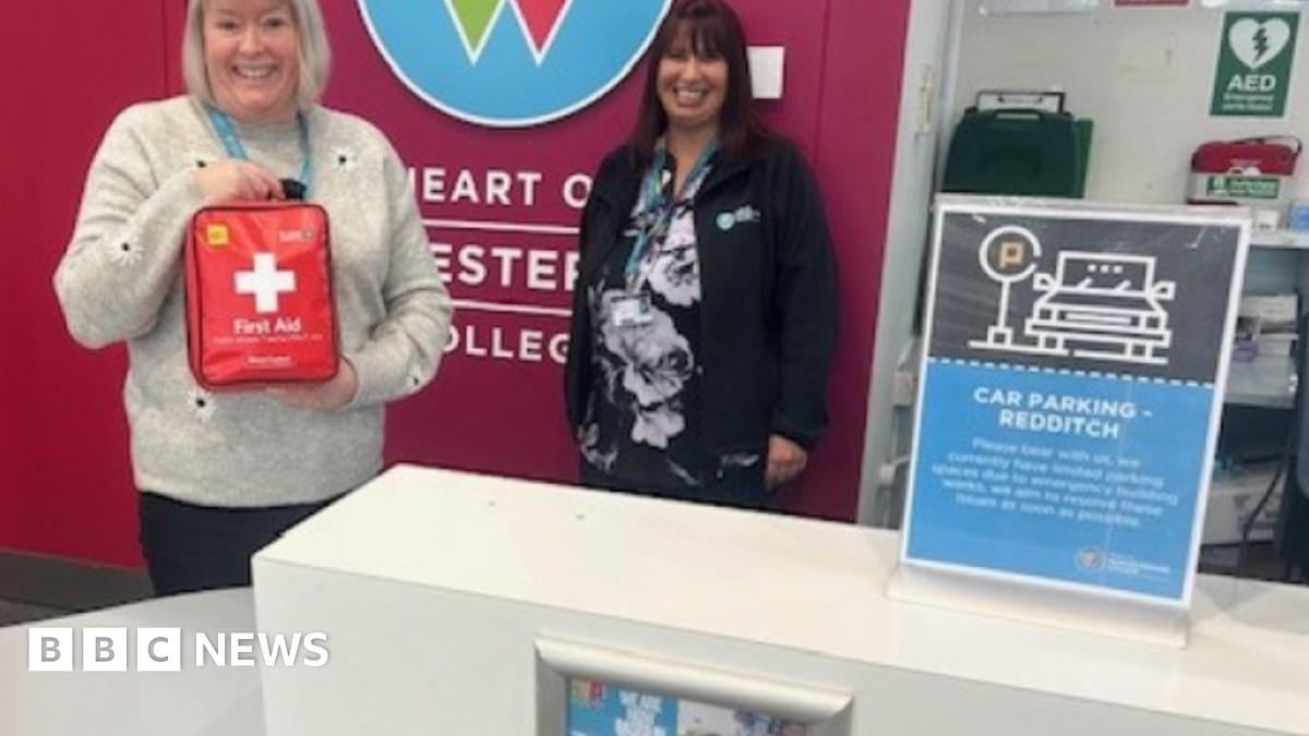 Trauma kits placed in community spaces across Worcestershire - BBC News