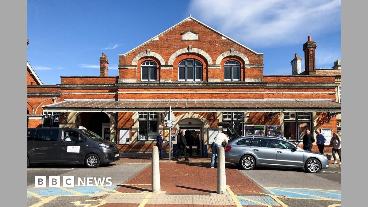Salisbury's rail station gets 'bright and airy' subway revamp - BBC News