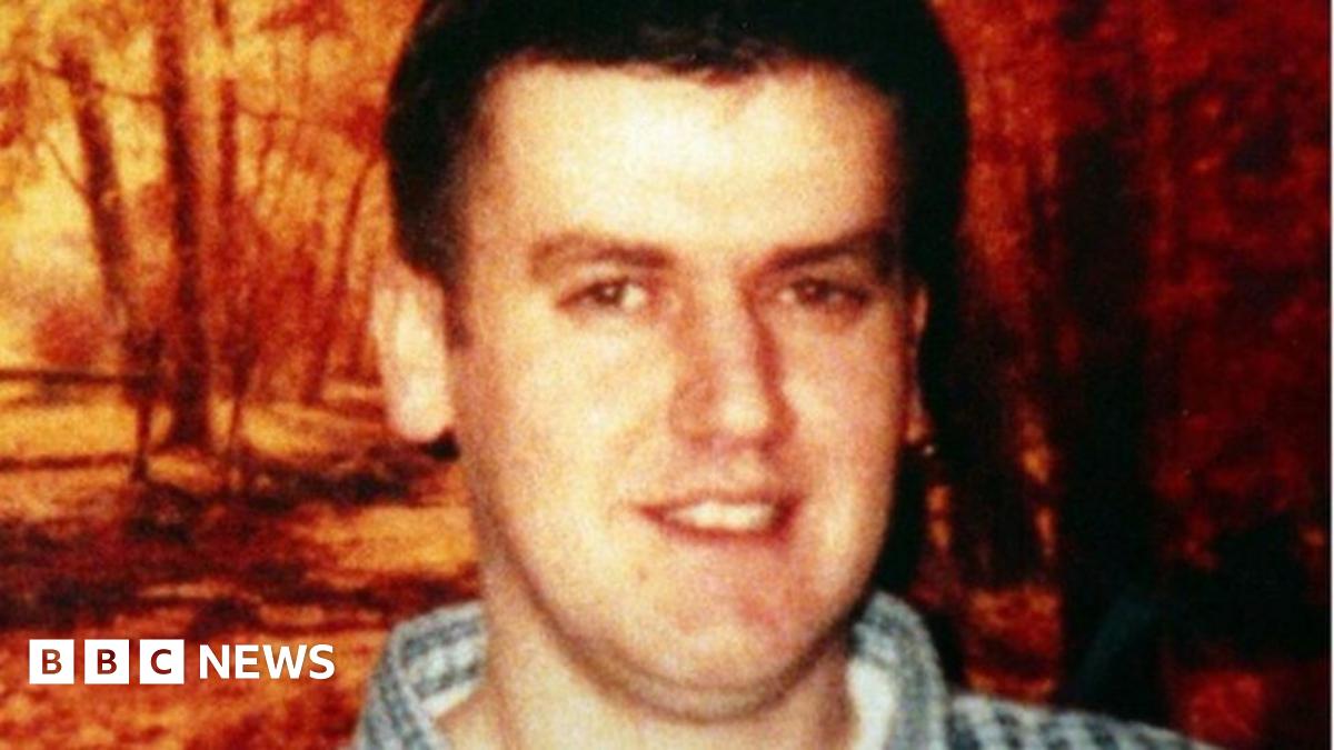 Robert Hamill: Ex-officer jailed for perverting justice in Portadown ...