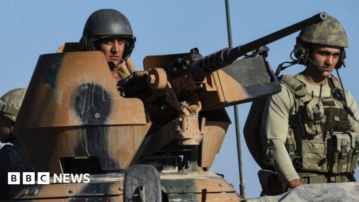 IS conflict: Turkey sends more tanks into Syria - BBC News