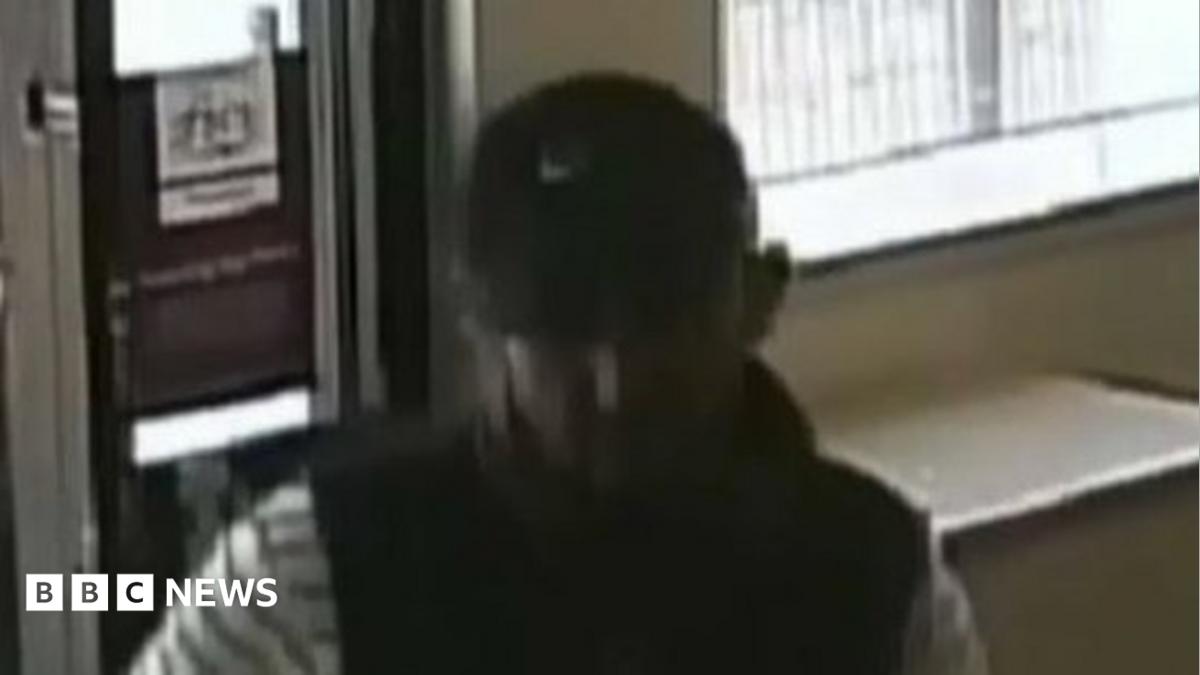 Hayes gold robbery: Police ask for help after £60,000 theft - BBC News