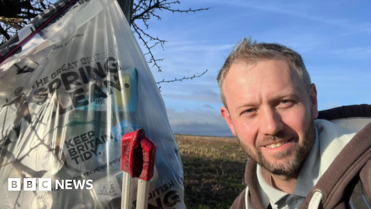 Leicestershire: Meet the 'litter womble' on a marathon clean-up - BBC News
