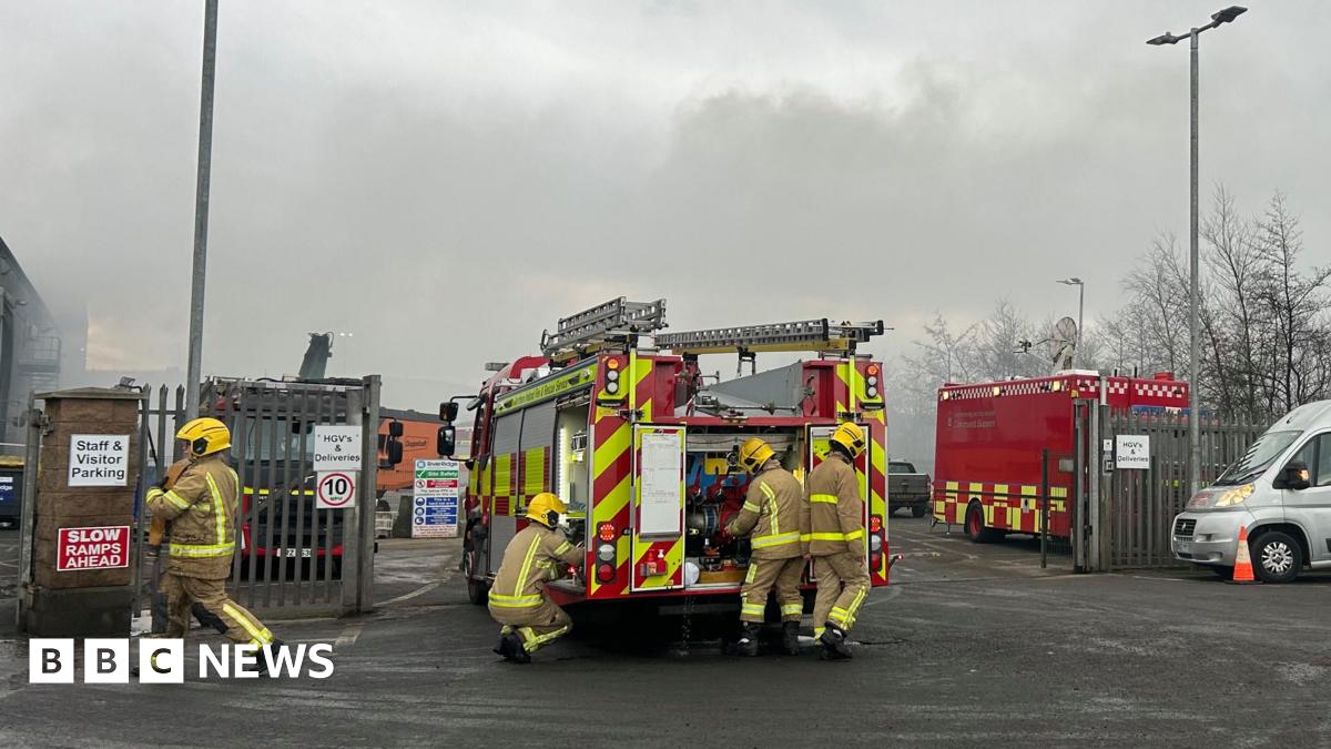 Coleraine: Firefighters tackle blaze at commercial buildings - BBC News
