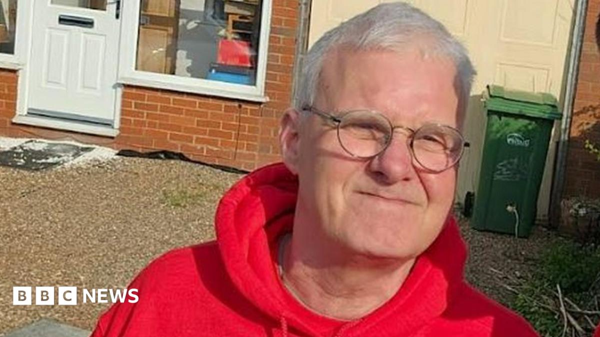 Tributes to Dudley councillor who died days after re-election - BBC News