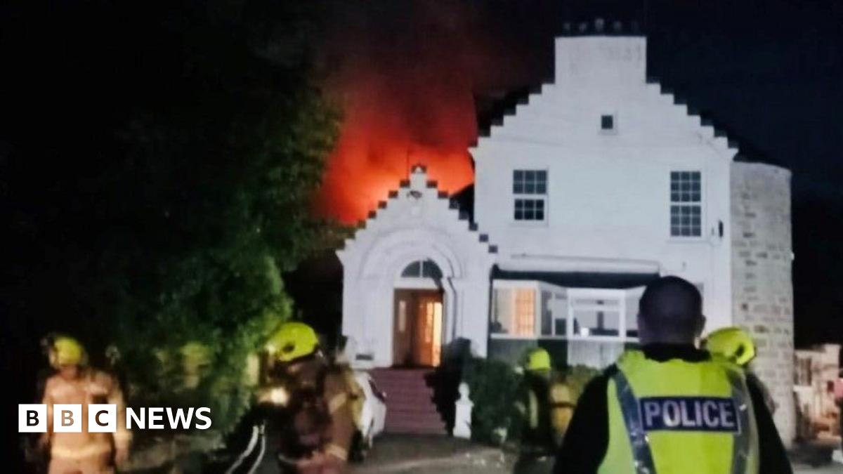 Hotel guests 'lucky to escape Elgin fire as no alarms sounded' - BBC News