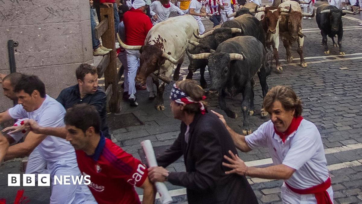 Bulls kill seven at Spain summer festivals - BBC News
