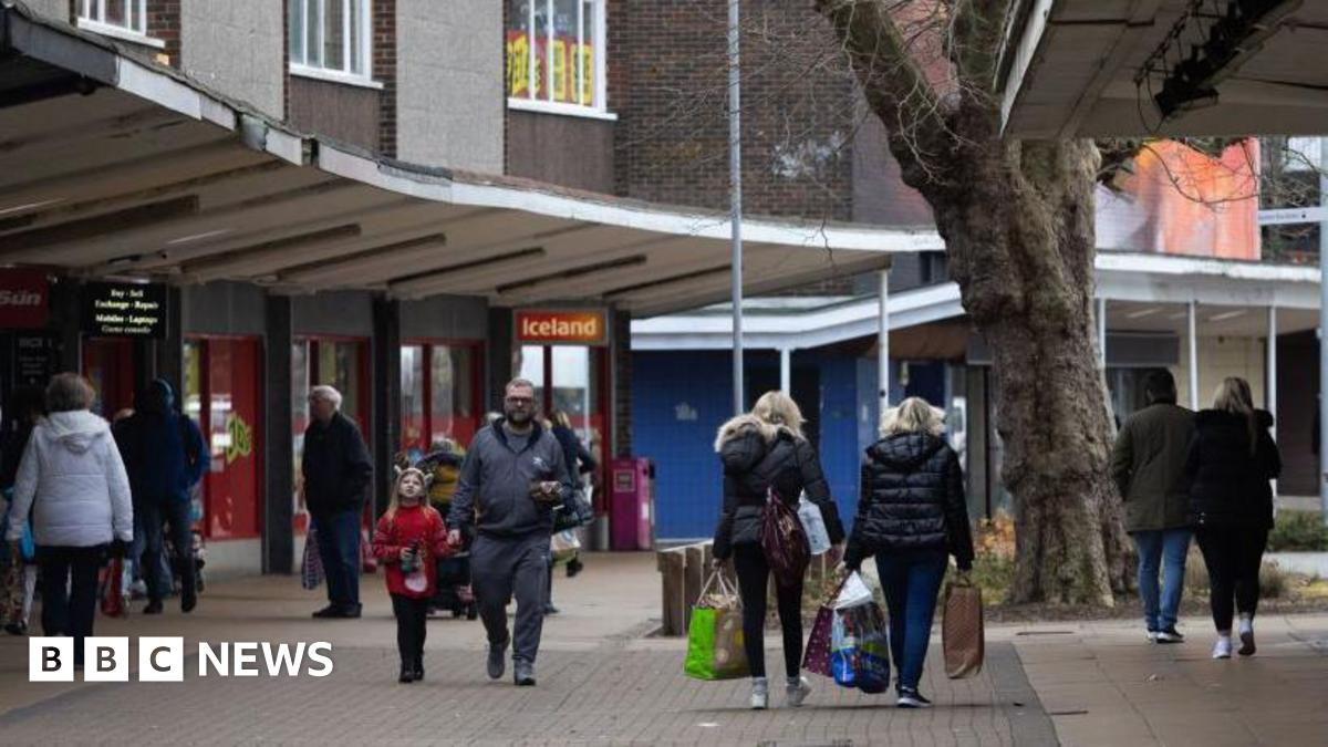 Basildon backs five-council model in Essex - BBC News