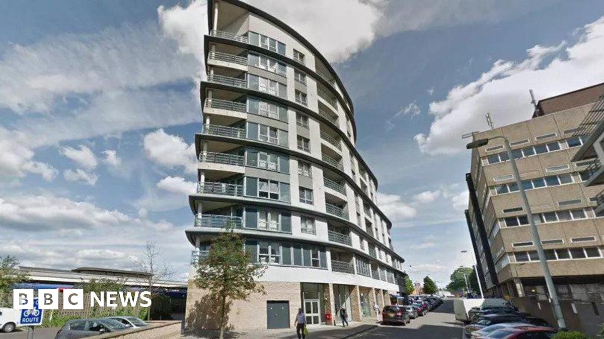 Woking: Tenants in emergency housing amid unsafe flats - BBC News