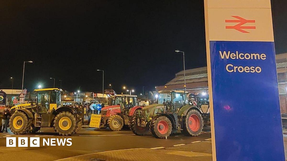Inheritance tax: Holyhead Port protest farmers warn of more demos - BBC ...