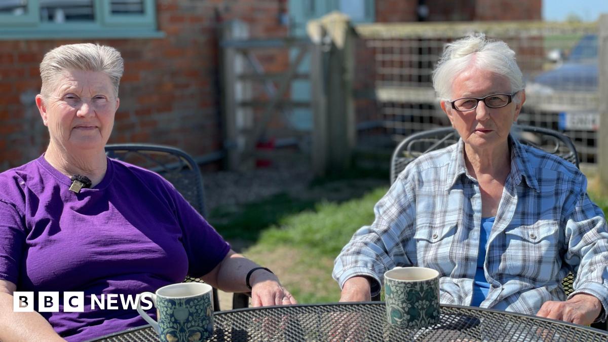 Retired Heckington couple 'devastated' by solar farm plans - BBC News