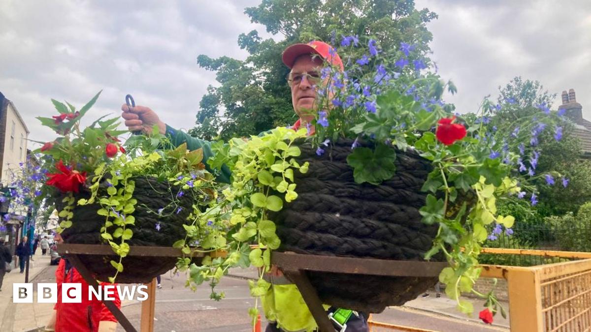 Hanging baskets return to Chatteris after health and safety row - BBC News