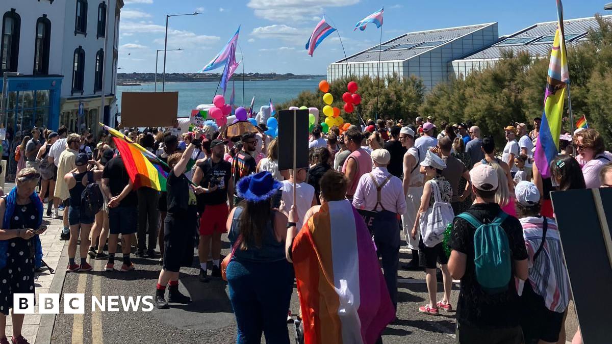 Thousands taking part in Margate Pride - BBC News