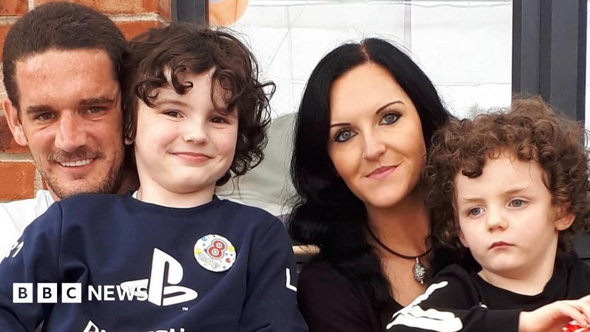 Covid: Parents to 'risk truancy fines' if school cases rise - BBC News