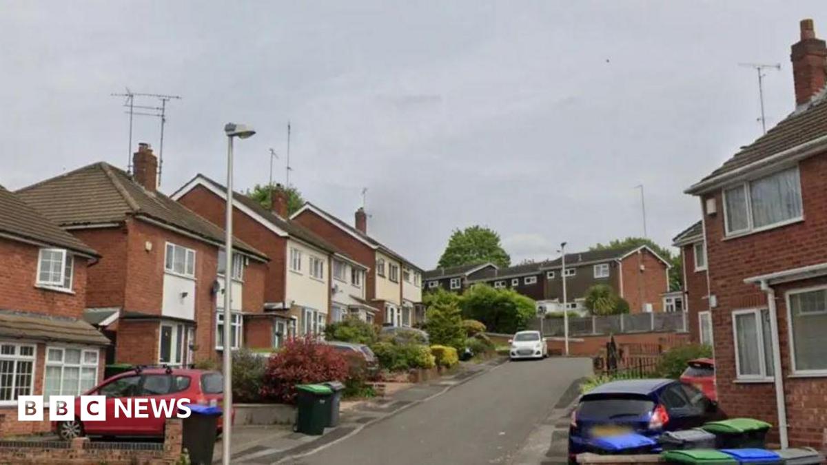 Second Great Barr attempted murder arrest after stabbing - BBC News