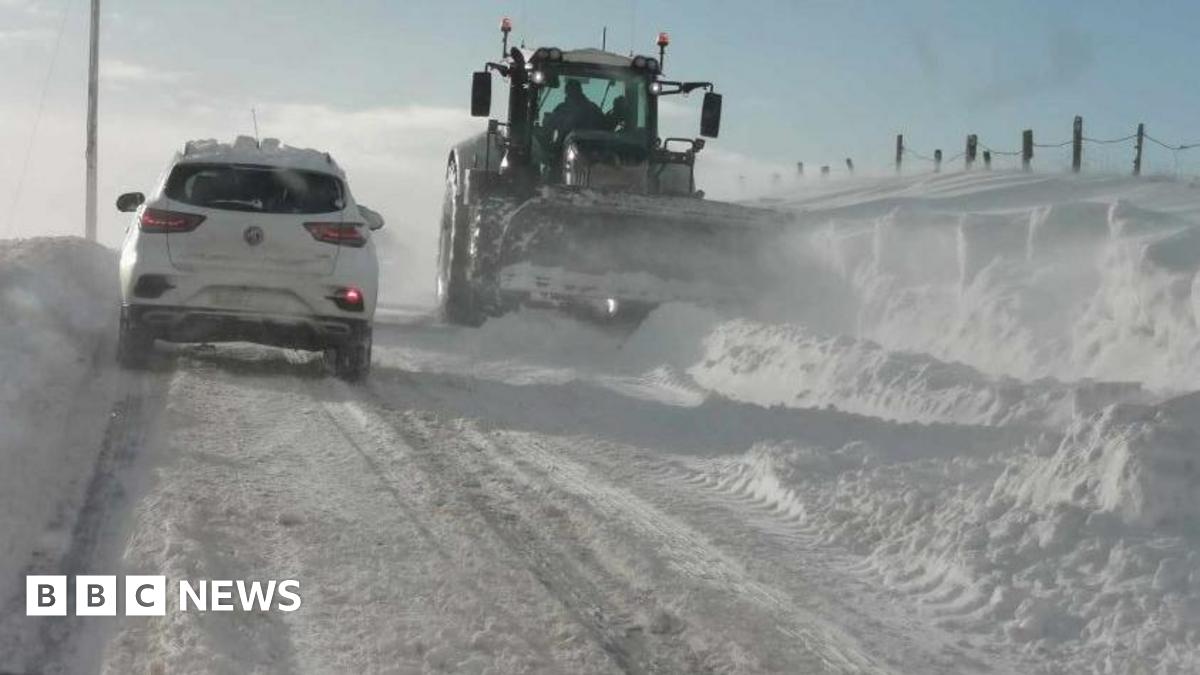 Snow-hit A9 in Caithness and Sutherland captured in images - BBC News