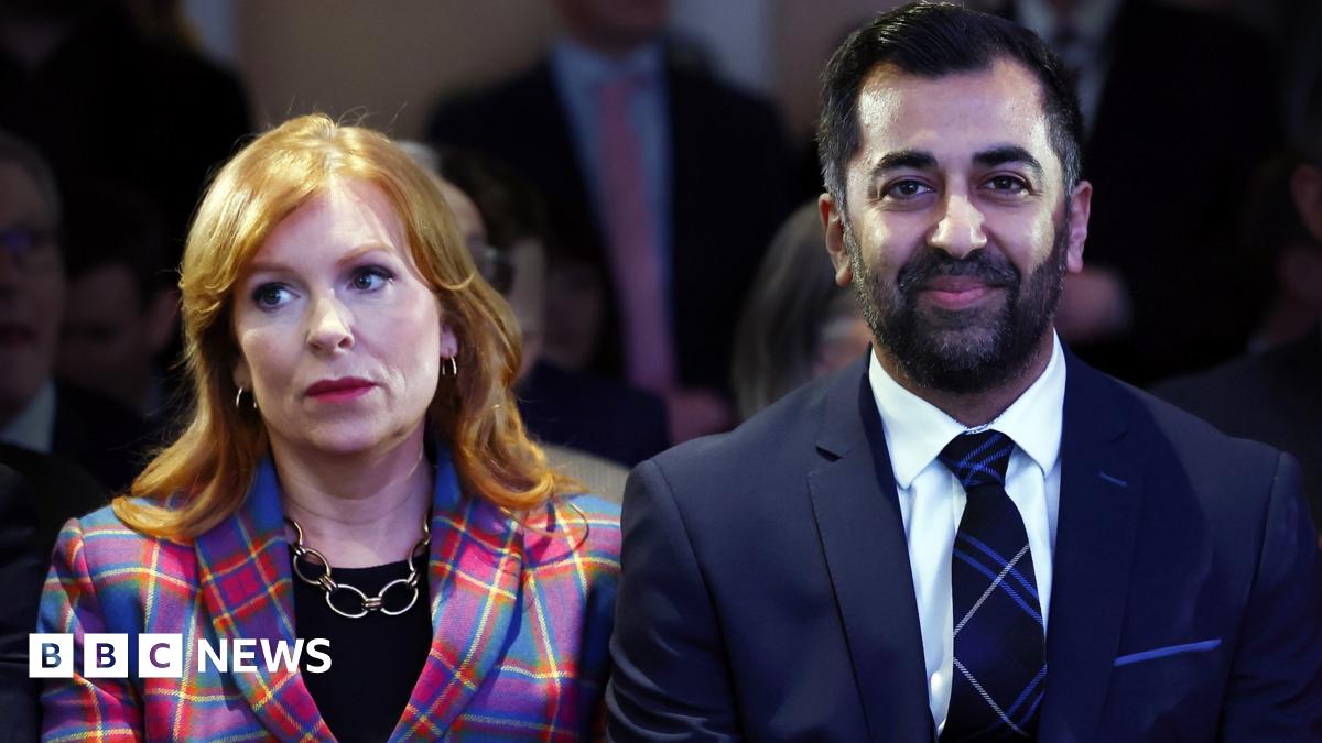 How challenging are SNP defections for Humza Yousaf? - BBC News