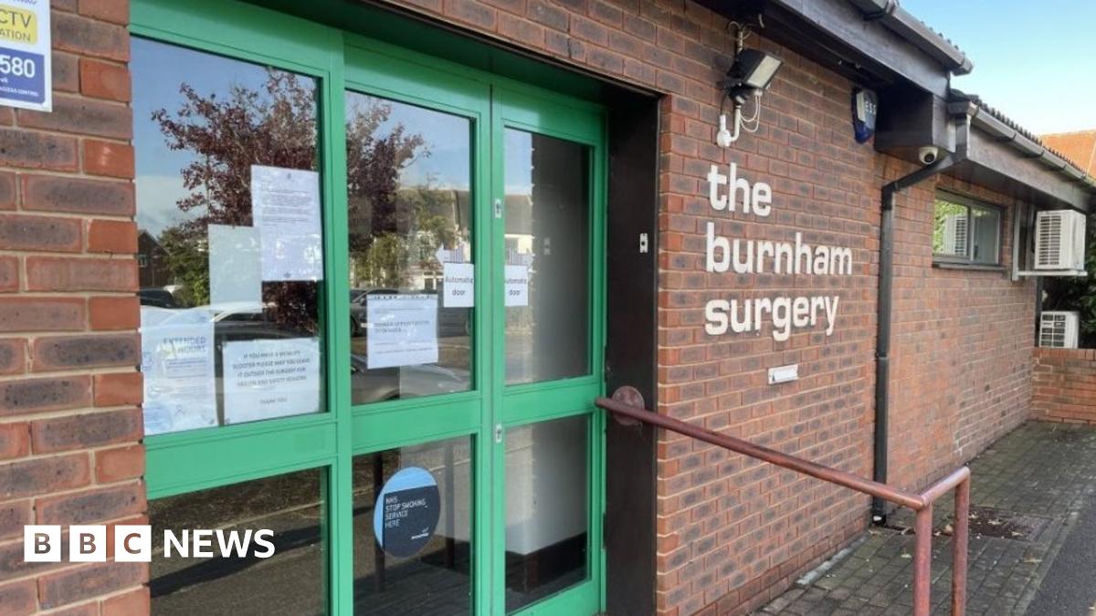 Hundreds of Burnham-on-Crouch residents protest over GP surgery - BBC News