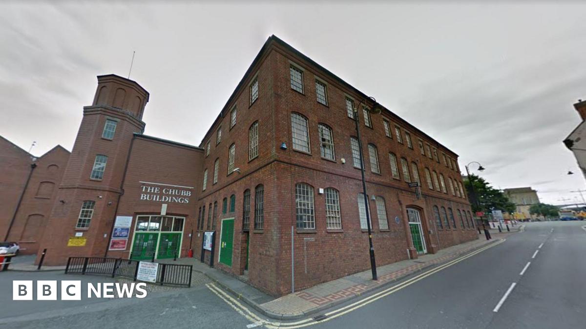 Eight firms bid to run Wolverhampton's former Light House Cinema - BBC News