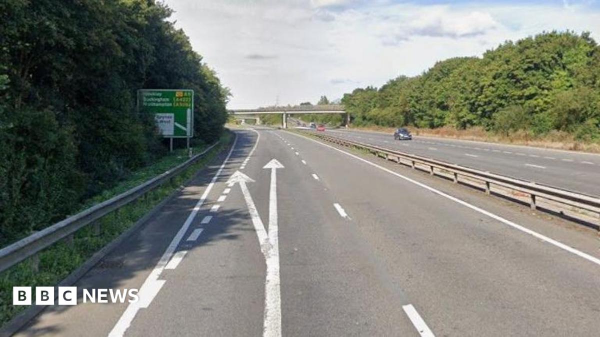 Milton Keynes A5 reopens following three-vehicle crash - BBC News