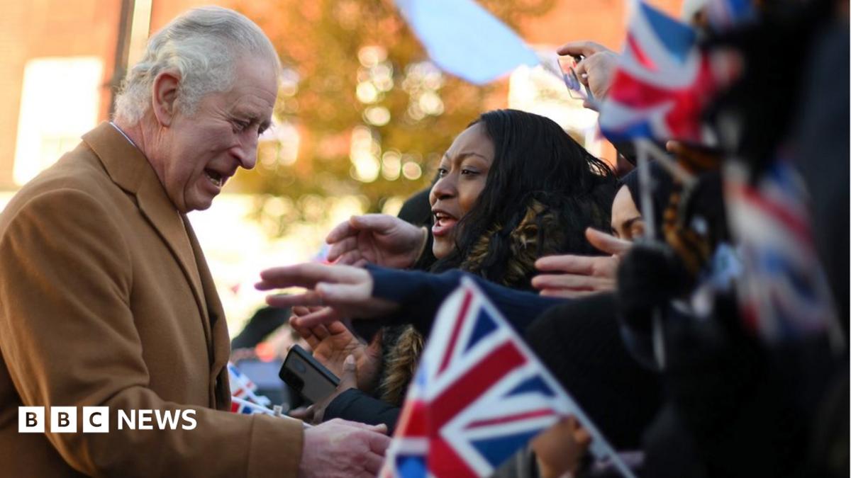 King Charles III meets Luton residents and community leaders - BBC News