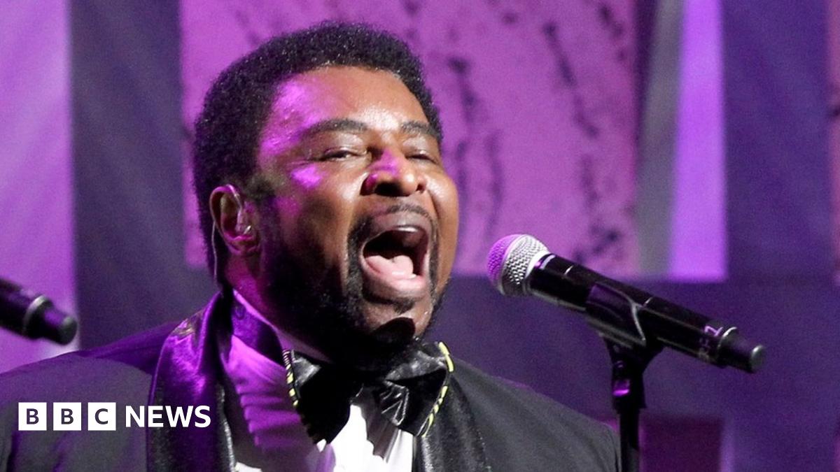 Temptations singer Dennis Edwards dies aged 74 - BBC News